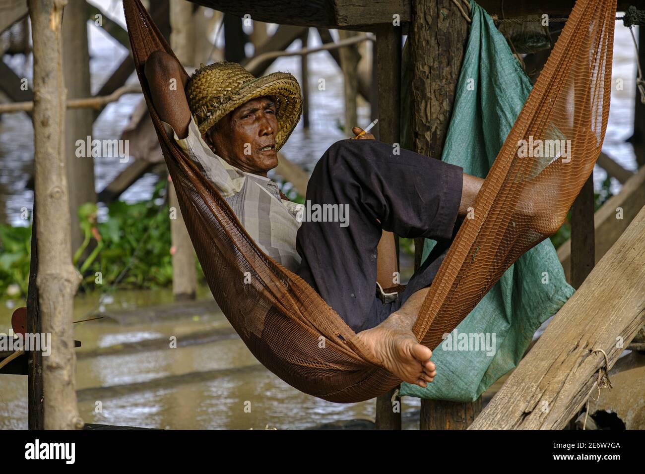 Cambodia, Kompong Kleang or Kampong Kleang, stilt houses village along ...