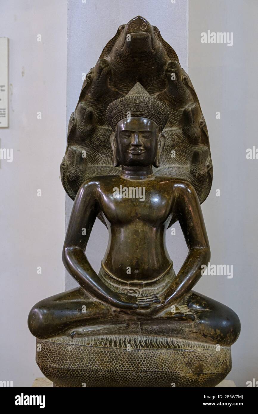 Cambodia, Phnom Penh, National museum, build by french in 1917, statue ...