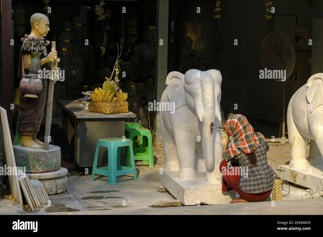 Myanmar (Burma), Mandalay, creating buddha statues in marble Stock ...
