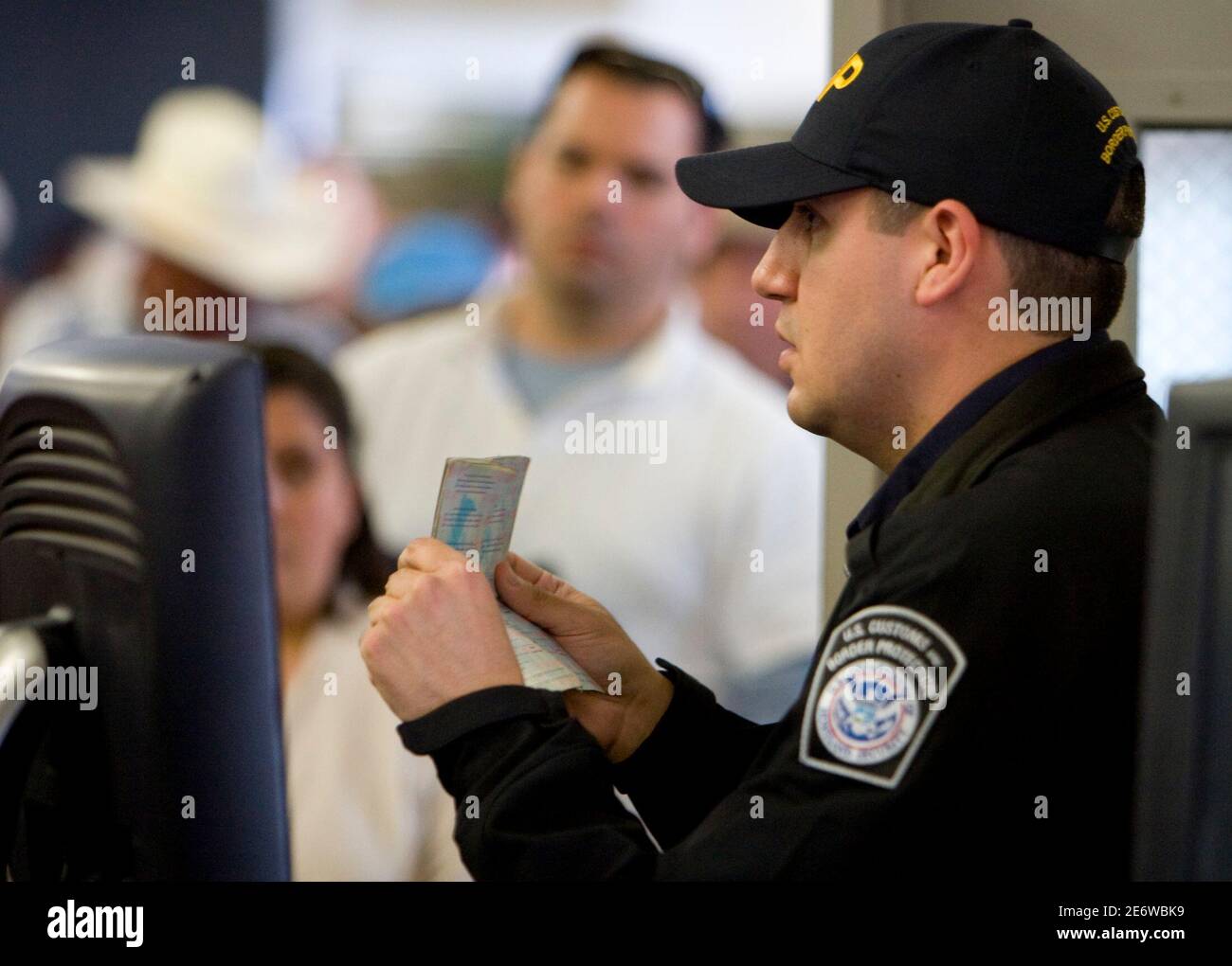 Customs officer canadian border hi-res stock photography and images - Alamy