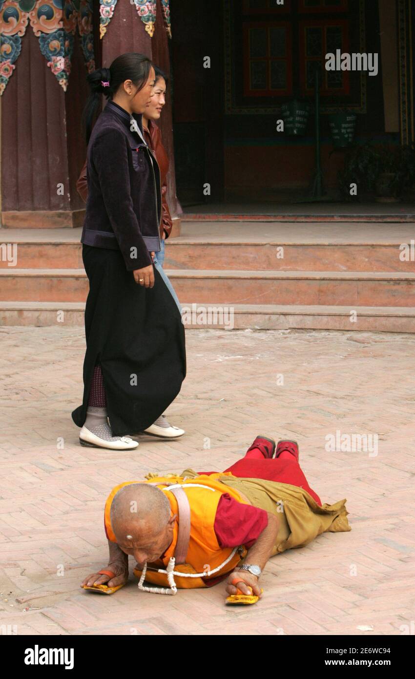 Monk prostrating religion hi-res stock photography and images - Alamy