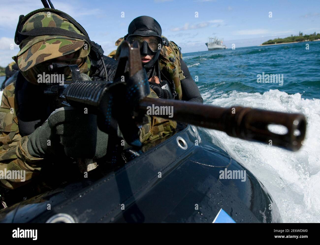 Clearance divers High Resolution Stock Photography and Images - Alamy