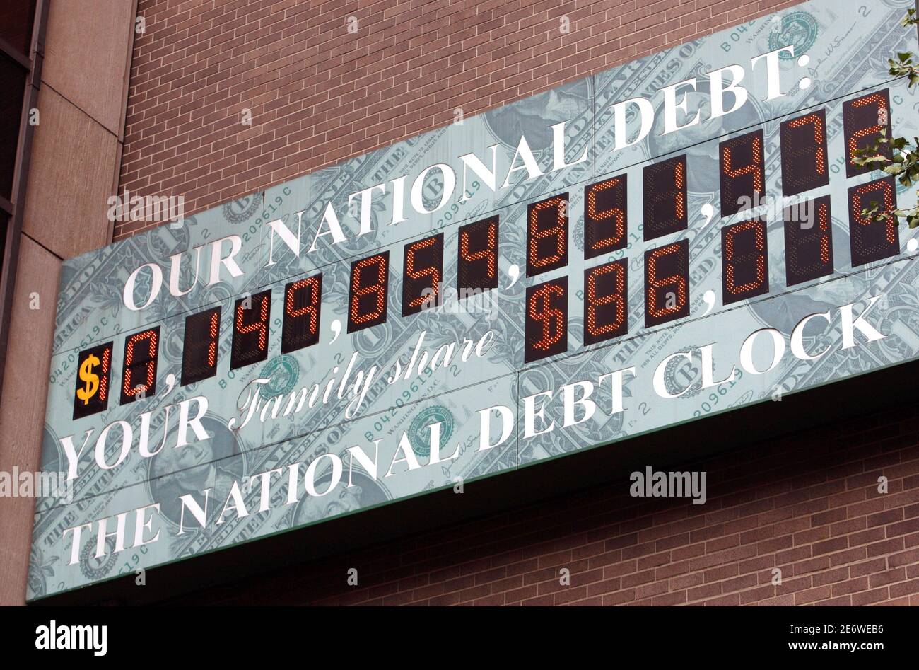 National debt clock new york hi-res stock photography and images - Alamy