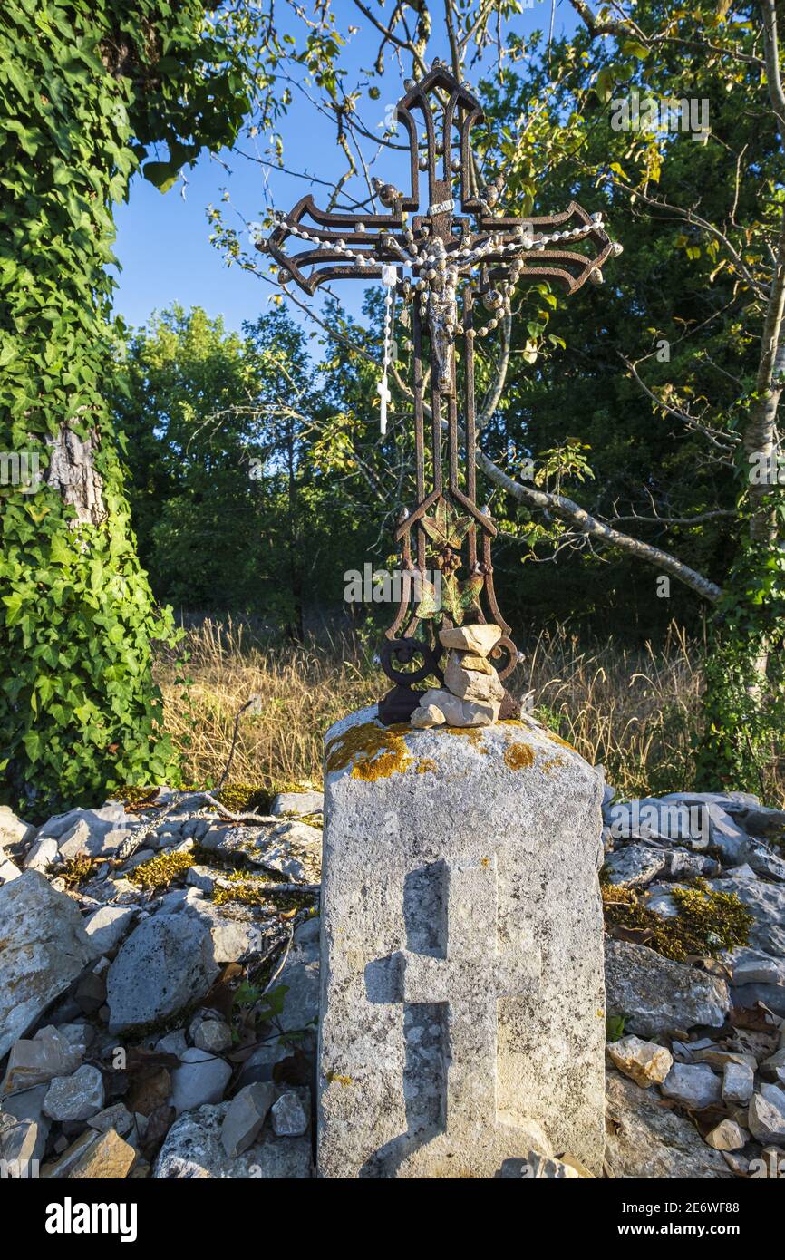 Many crosses hi-res stock photography and images - Alamy