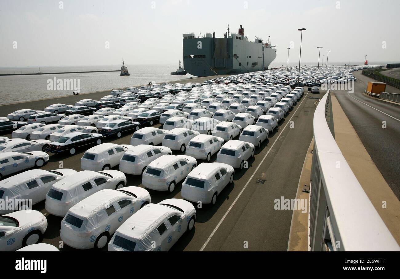 Import automobiles port ship hi-res stock photography and images - Alamy