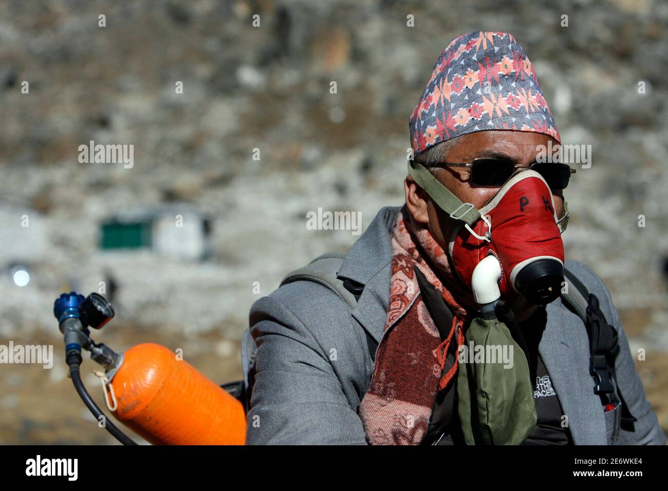 Mount everest oxygen mask hi-res stock photography and images - Alamy