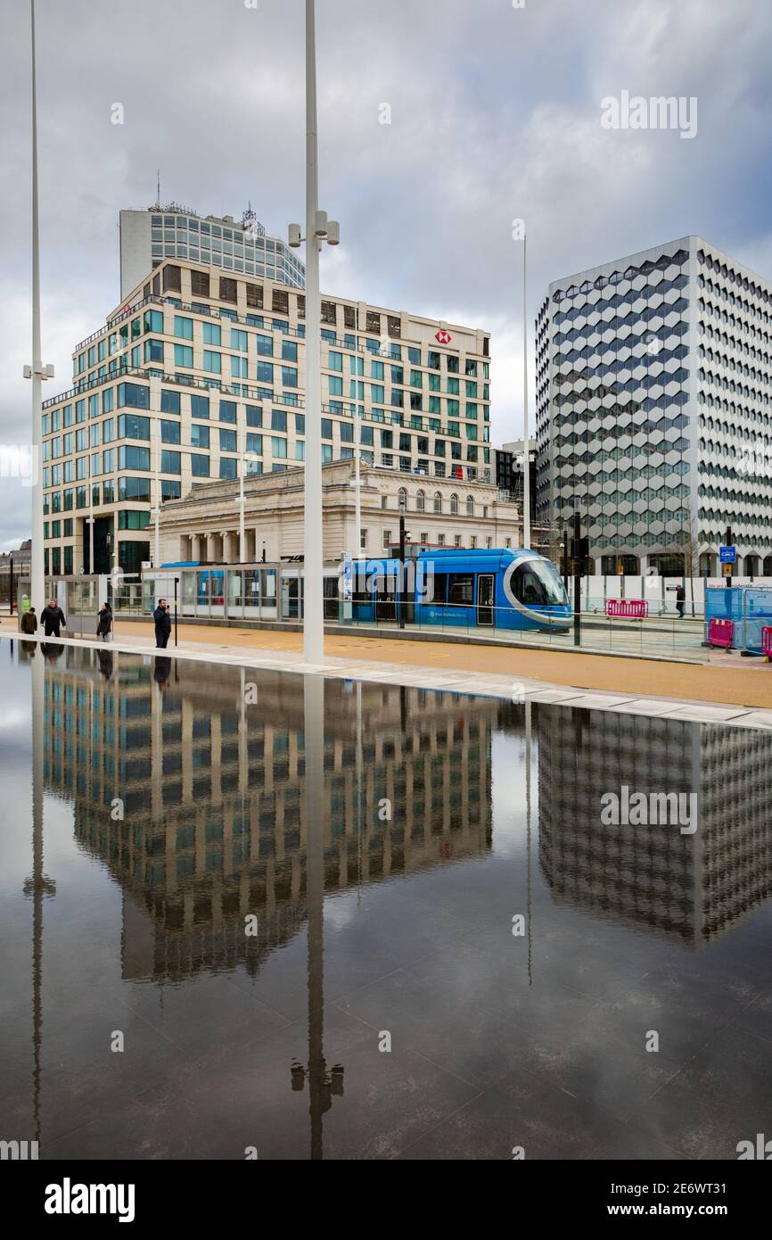 Birmingham centenary square hsbc hi-res stock photography and images ...