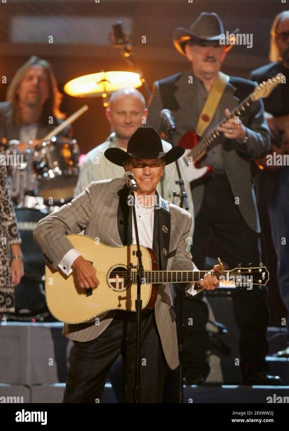 George strait country singer hi-res stock photography and images - Alamy