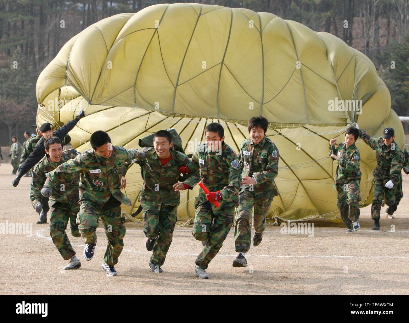 Parachute Training School High Resolution Stock Photography and Images ...