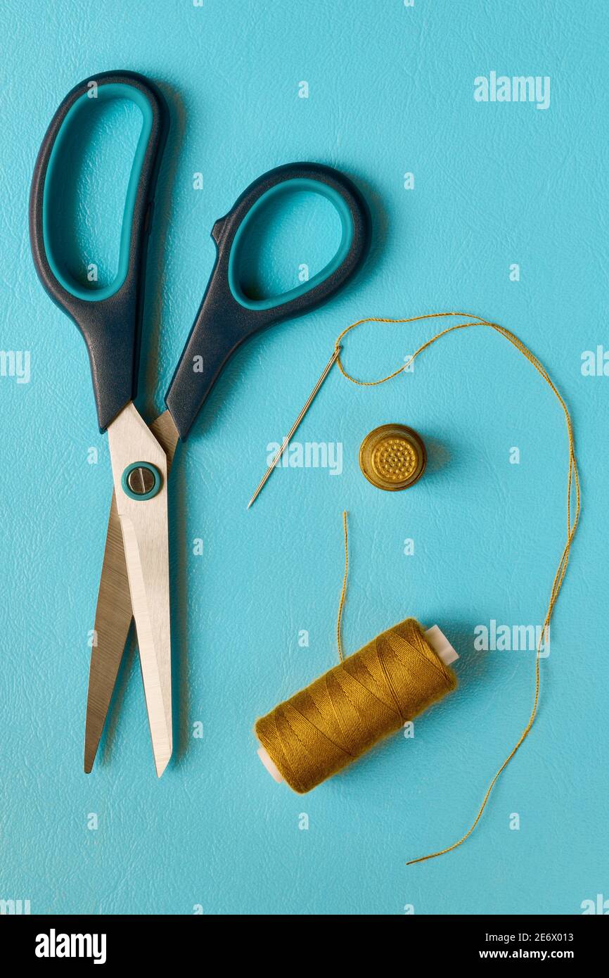 Closeup needle threads hi-res stock photography and images - Alamy