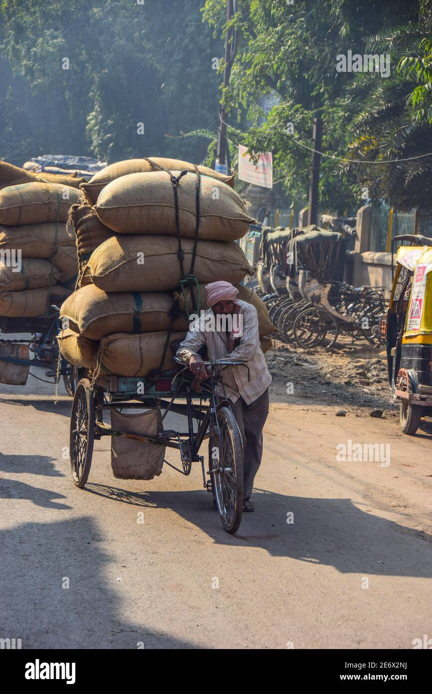 Rickshaw load hi-res stock photography and images - Alamy