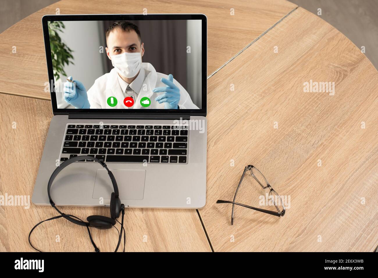 Facetime doctor hi-res stock photography and images - Alamy
