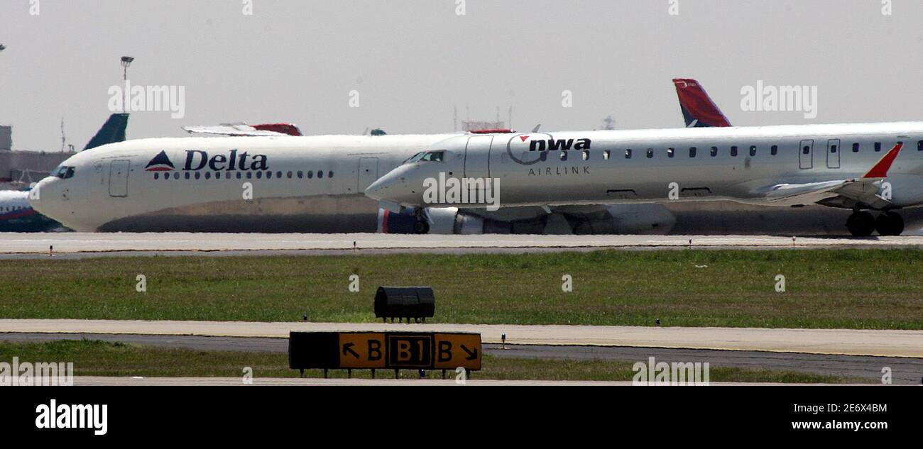 Atlanta airport taxis hi-res stock photography and images - Alamy