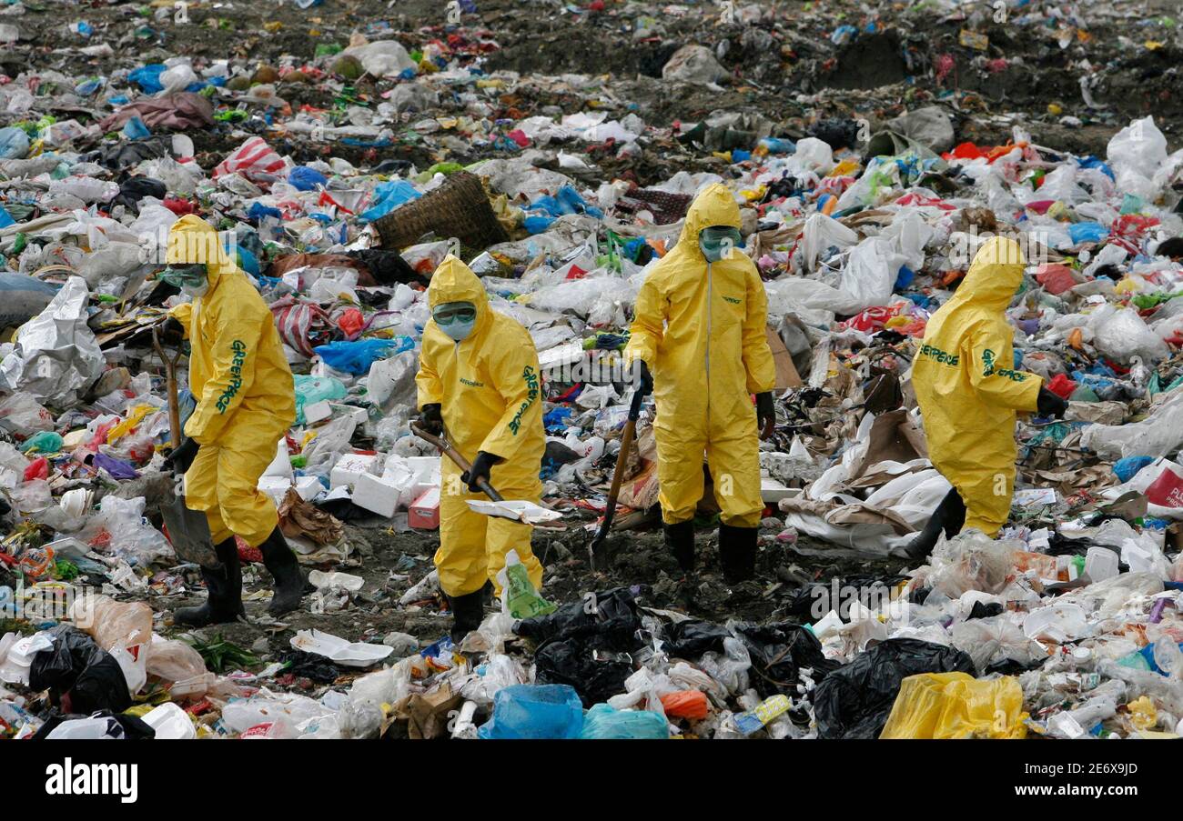 Waste disposal manila philippines hi-res stock photography and images ...