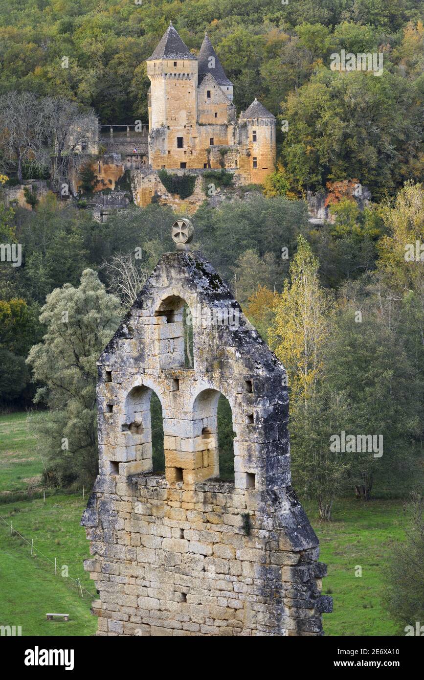 France, Dordogne, Beune valley, Ruins of Commarque chapel and Laussel ...