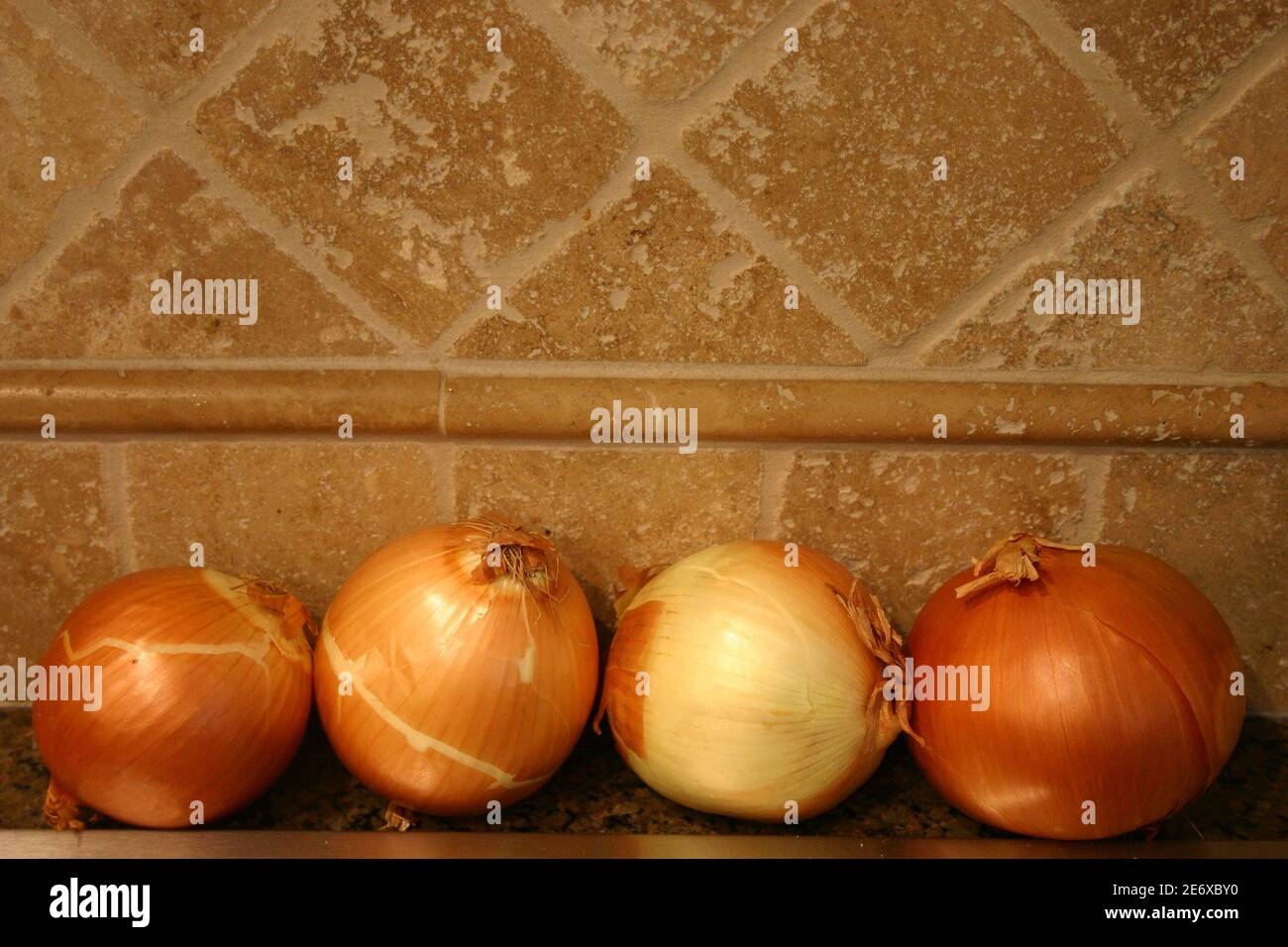 Eat onions hi-res stock photography and images - Alamy