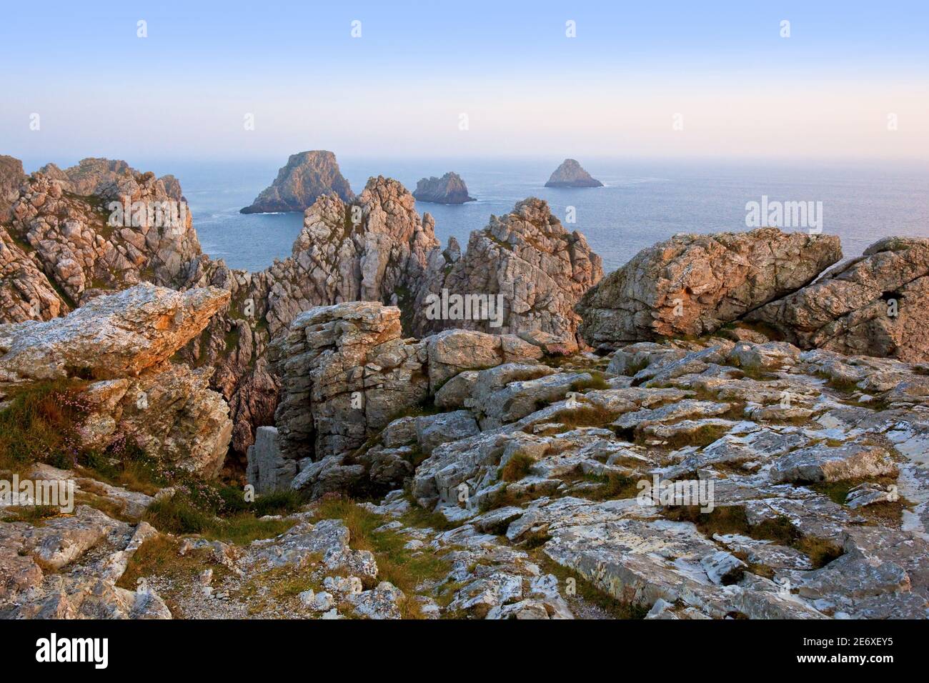 Les tas de pois at pointe de pen hir hi-res stock photography and ...