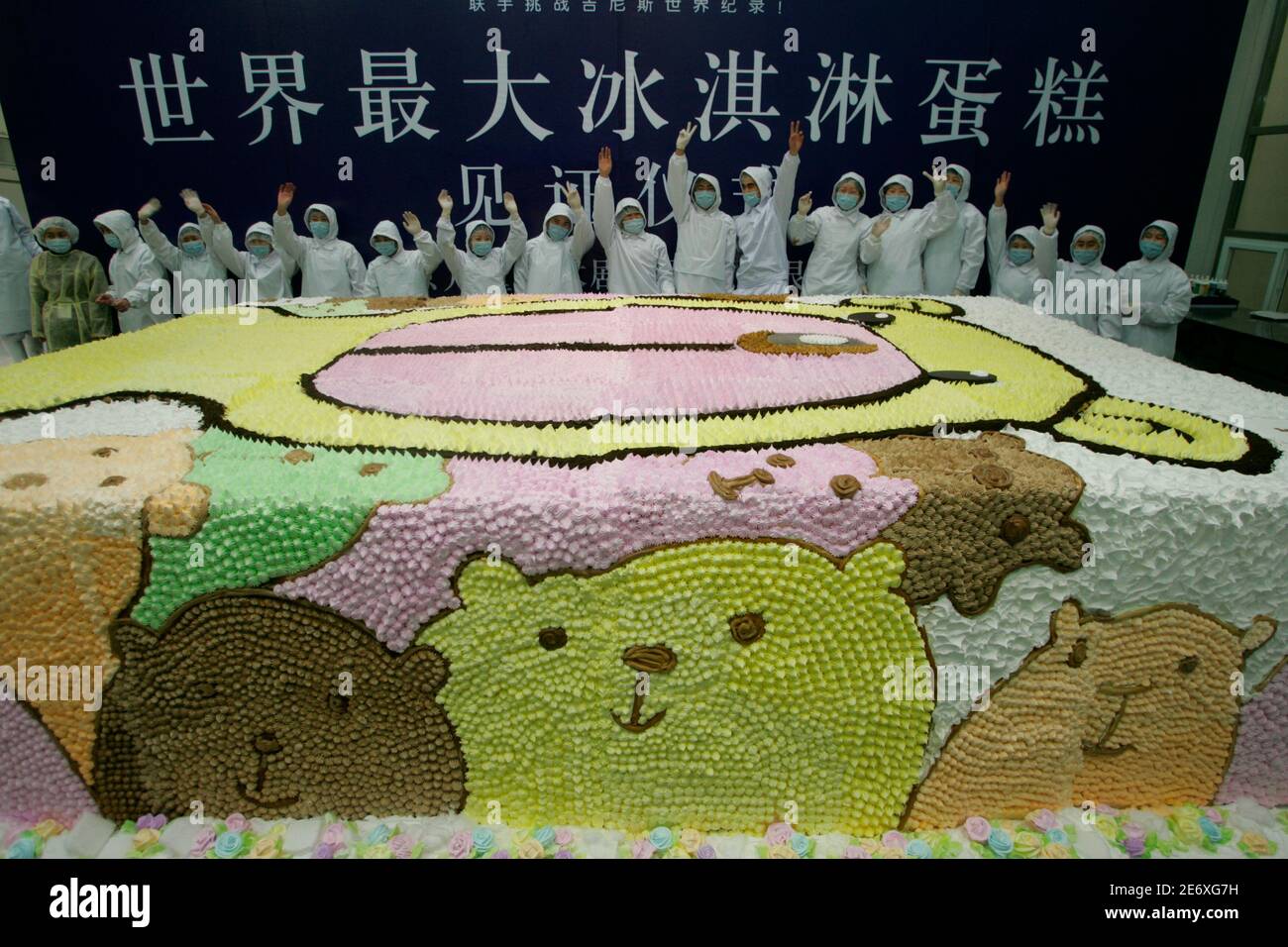 Guinness world record biggest cake hi-res stock photography and images ...