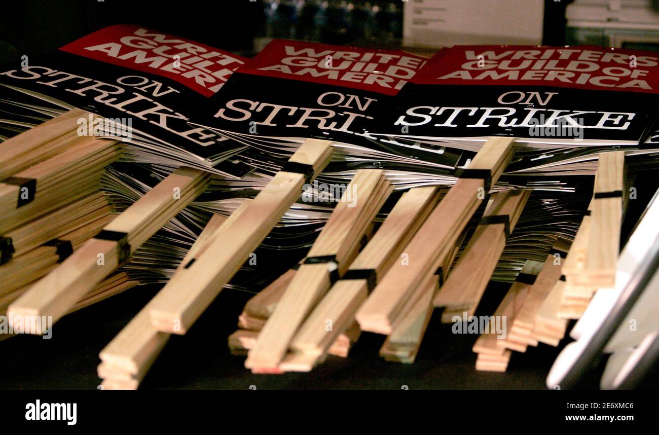 Picket signs hi-res stock photography and images - Alamy