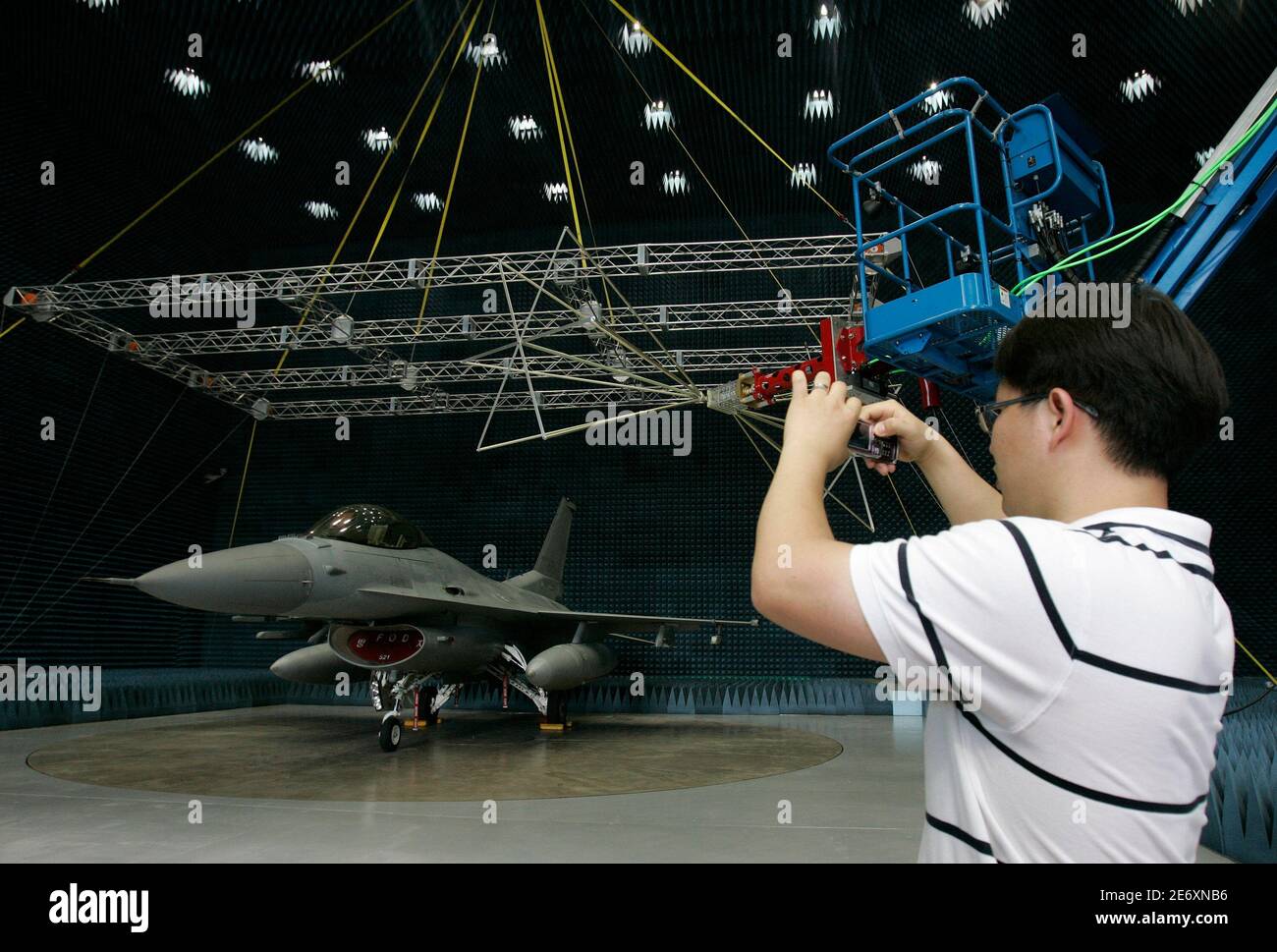 Kf 16 aircraft hi-res stock photography and images - Alamy