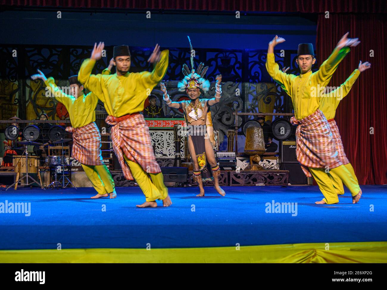 Malaysia joget dance hi-res stock photography and images - Alamy