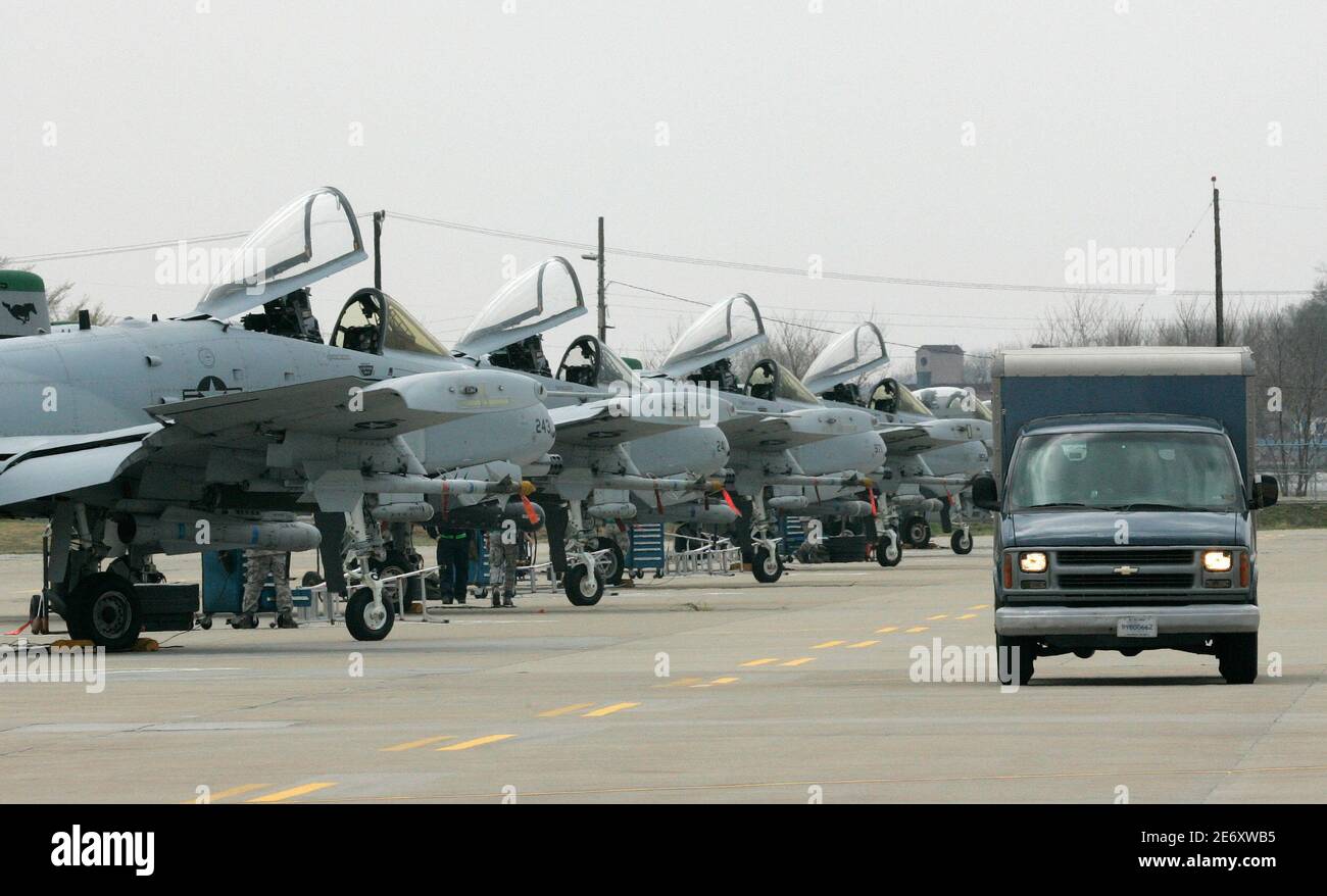 U s air force truck aircraft hi-res stock photography and images - Alamy