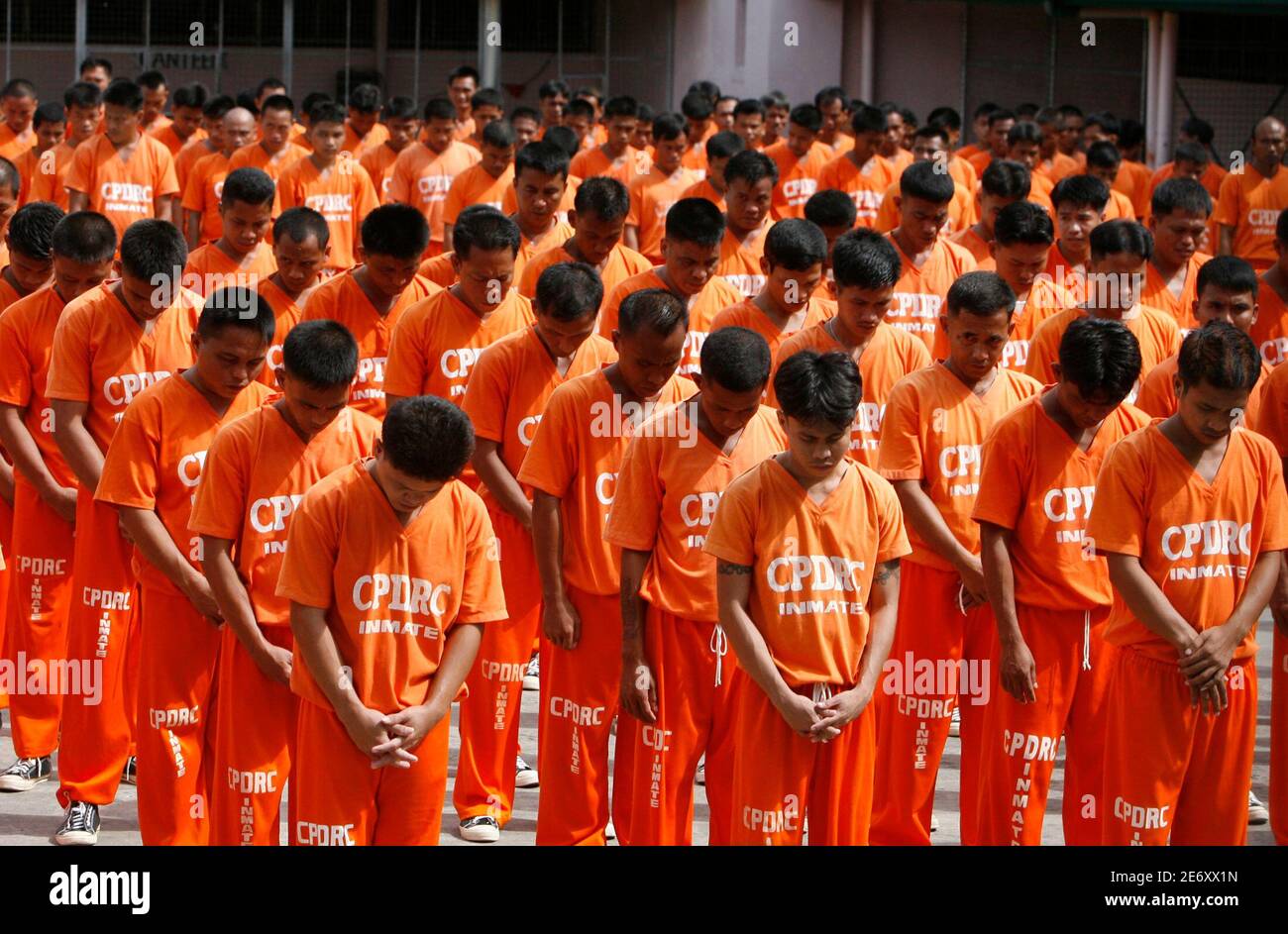 Prison inmates pray hi-res stock photography and images - Alamy