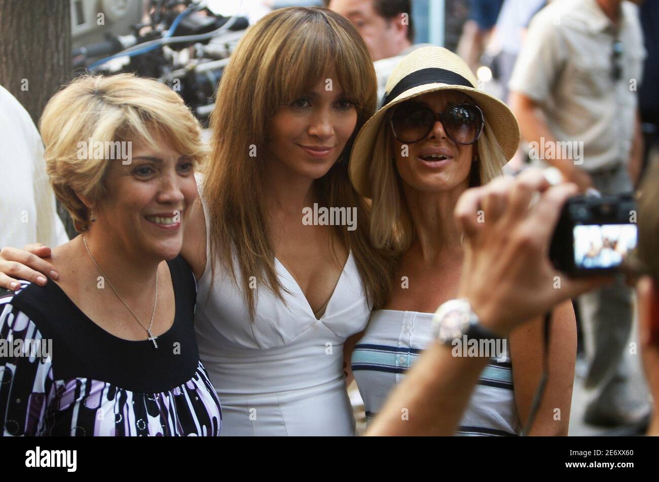 Jennifer Lopez Fans High Resolution Stock Photography and Images - Alamy