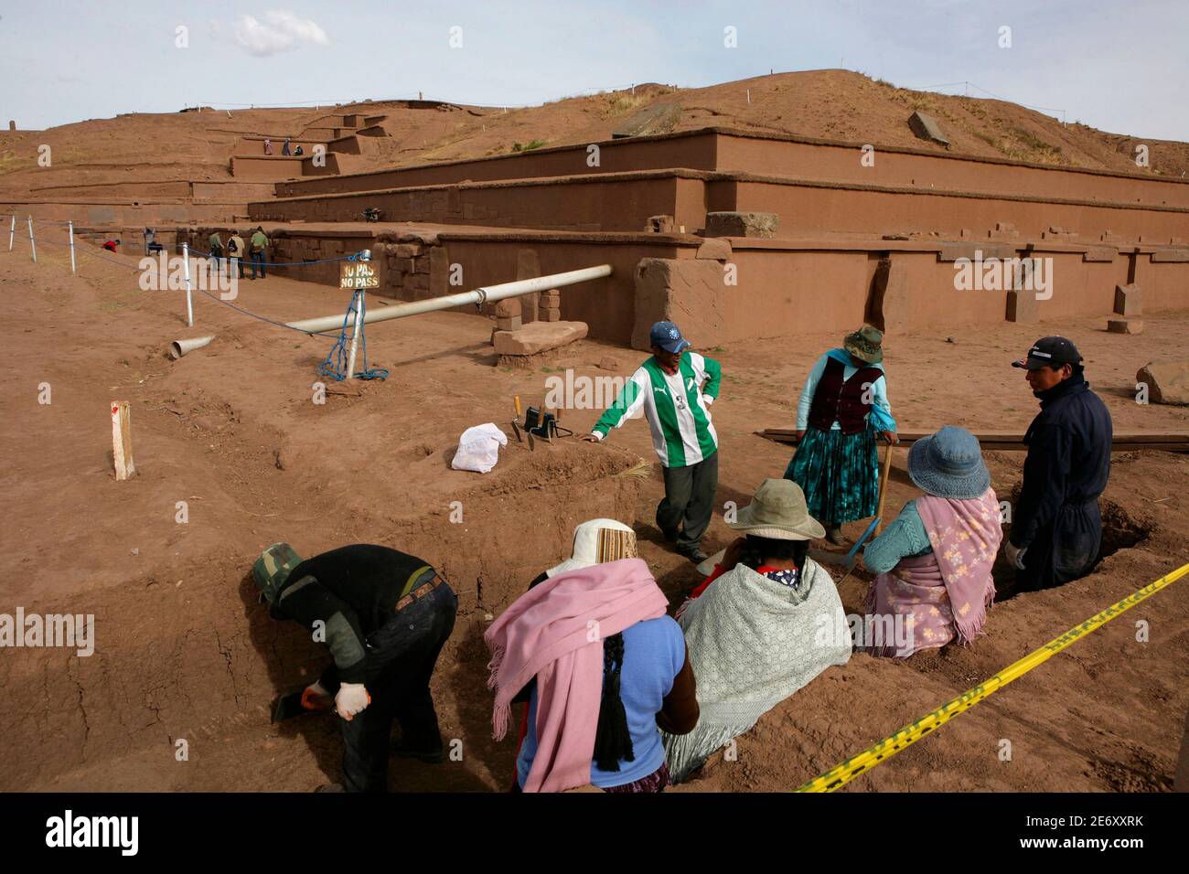 Human pyramid collapse hi-res stock photography and images - Alamy