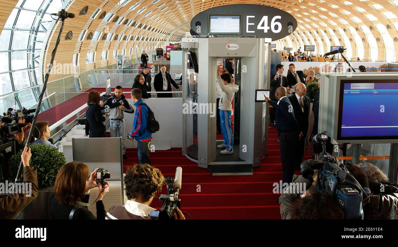 Full Body Scanner Airport High Resolution Stock Photography and Images ...