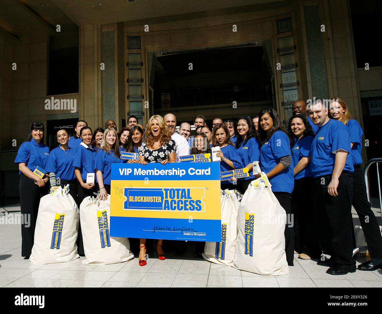 Jessica simpson blockbuster total access hi-res stock photography and ...