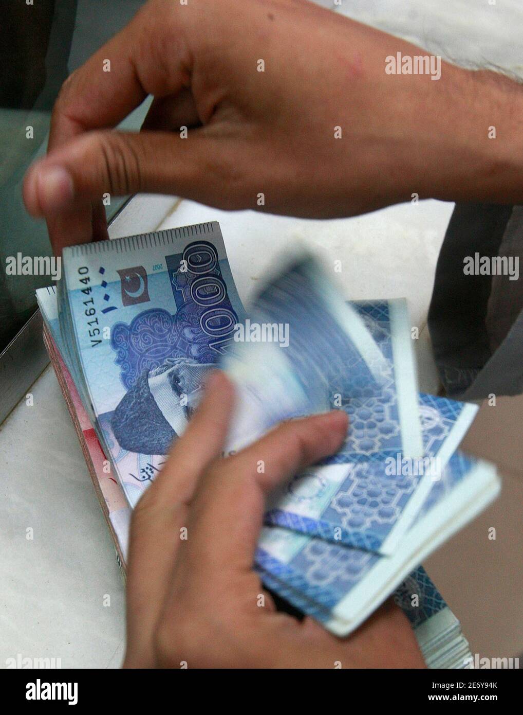 Pakistani rupee notes hi-res stock photography and images - Alamy