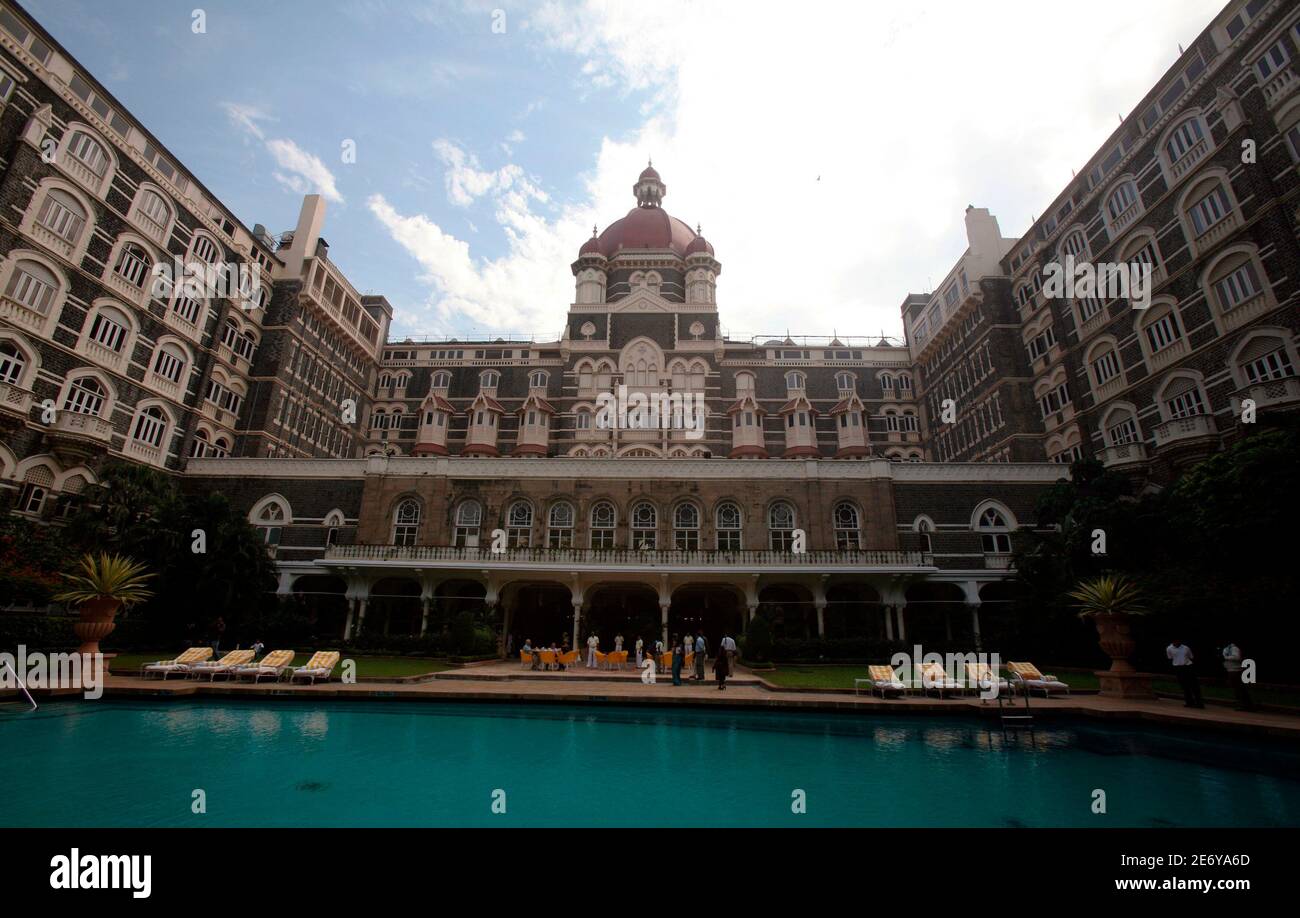 Swimming pool taj mahal hotel hi-res stock photography and images - Alamy