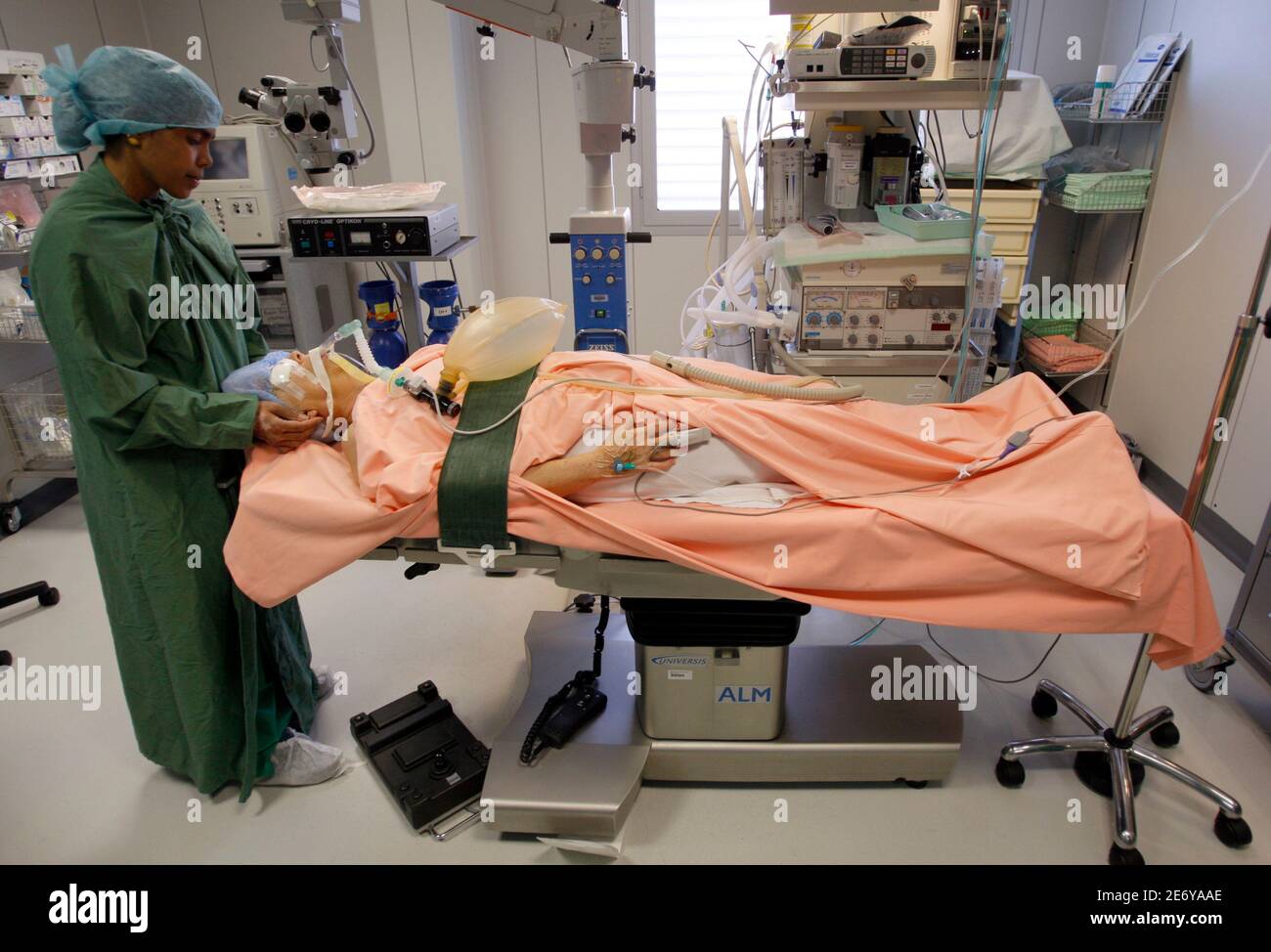 Retinal detachment surgery hi-res stock photography and images - Alamy