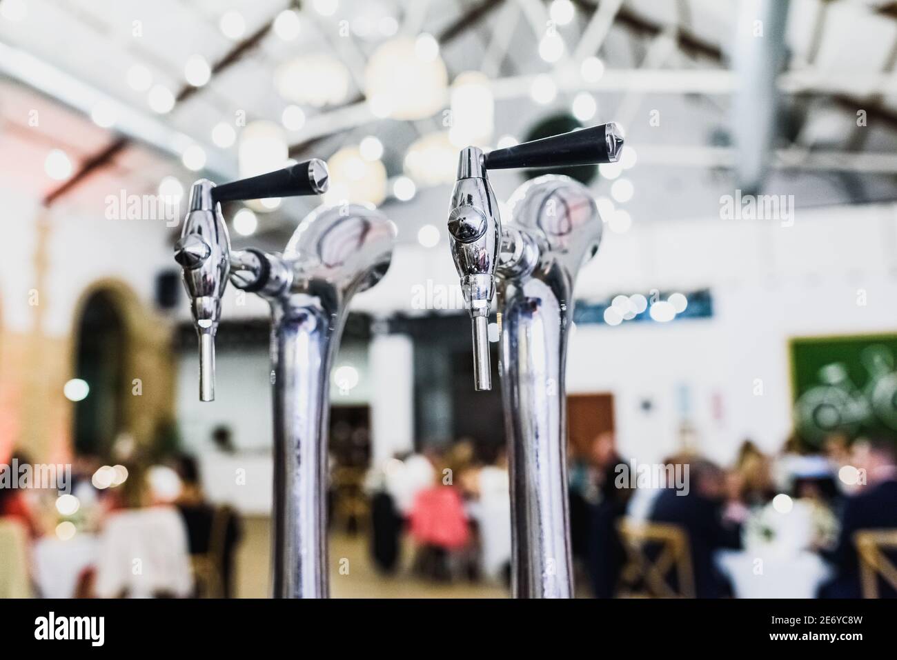 Double tap beer pump hi-res stock photography and images - Alamy