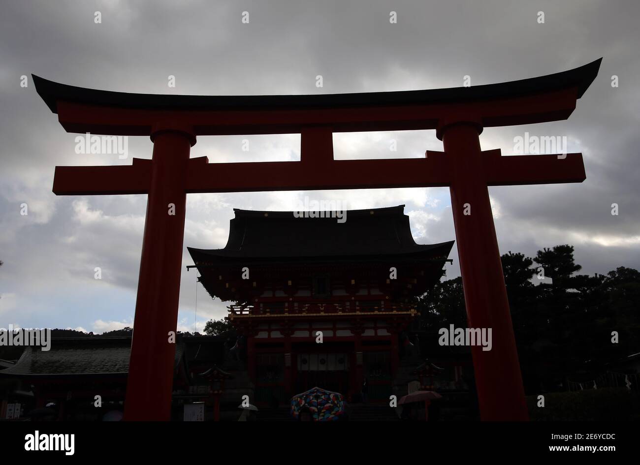 Red gates kyoto geisha hi-res stock photography and images - Alamy