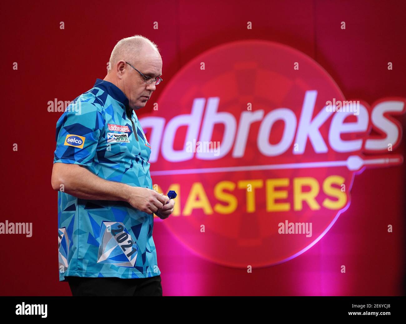 Ian white darts hi-res stock photography and images - Alamy