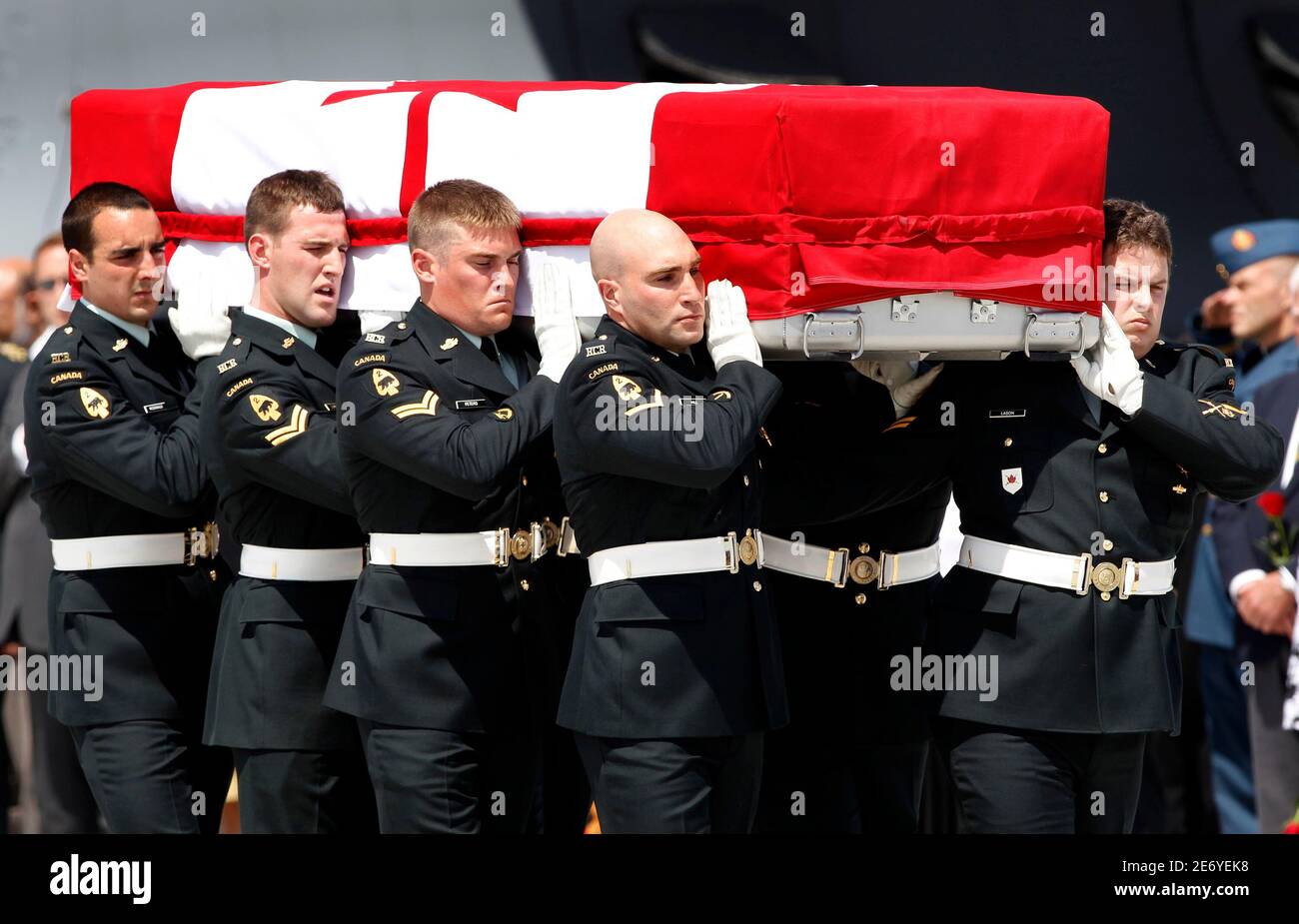 Military pall bearers hi-res stock photography and images - Alamy