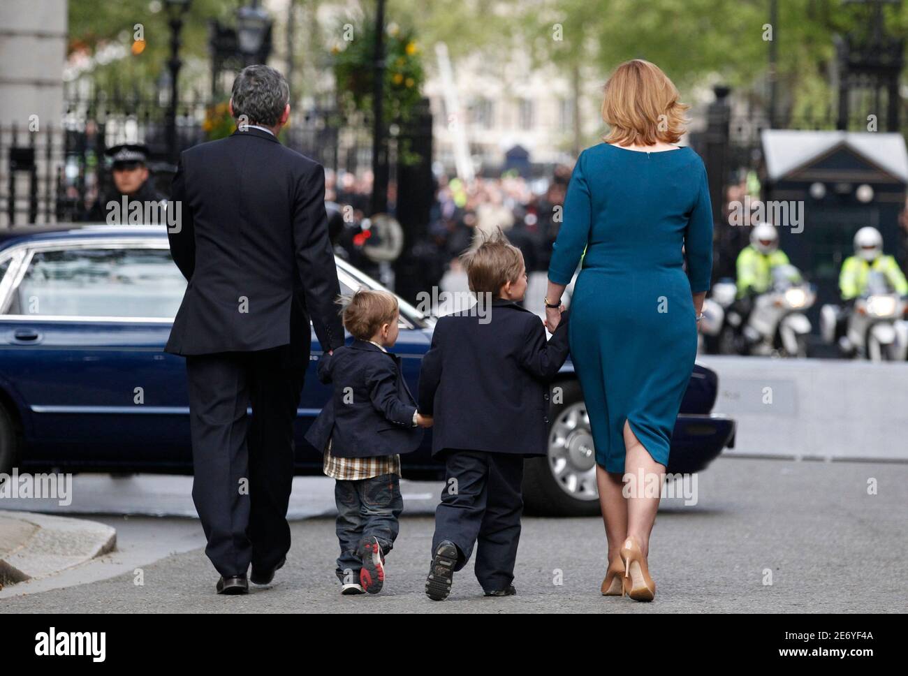 Gordon brown family downing street hi-res stock photography and images ...