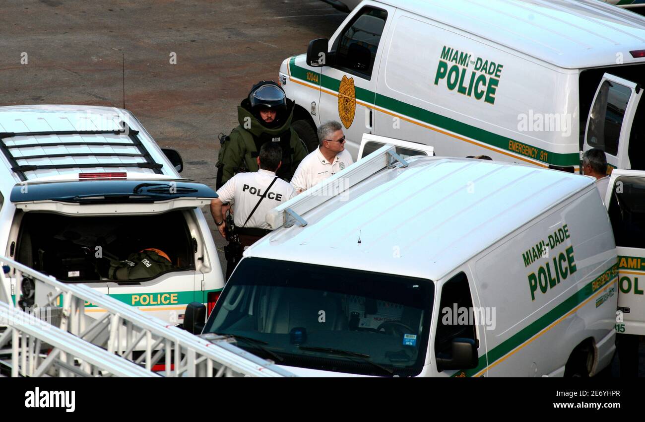 Bomb squad gear hi-res stock photography and images - Alamy