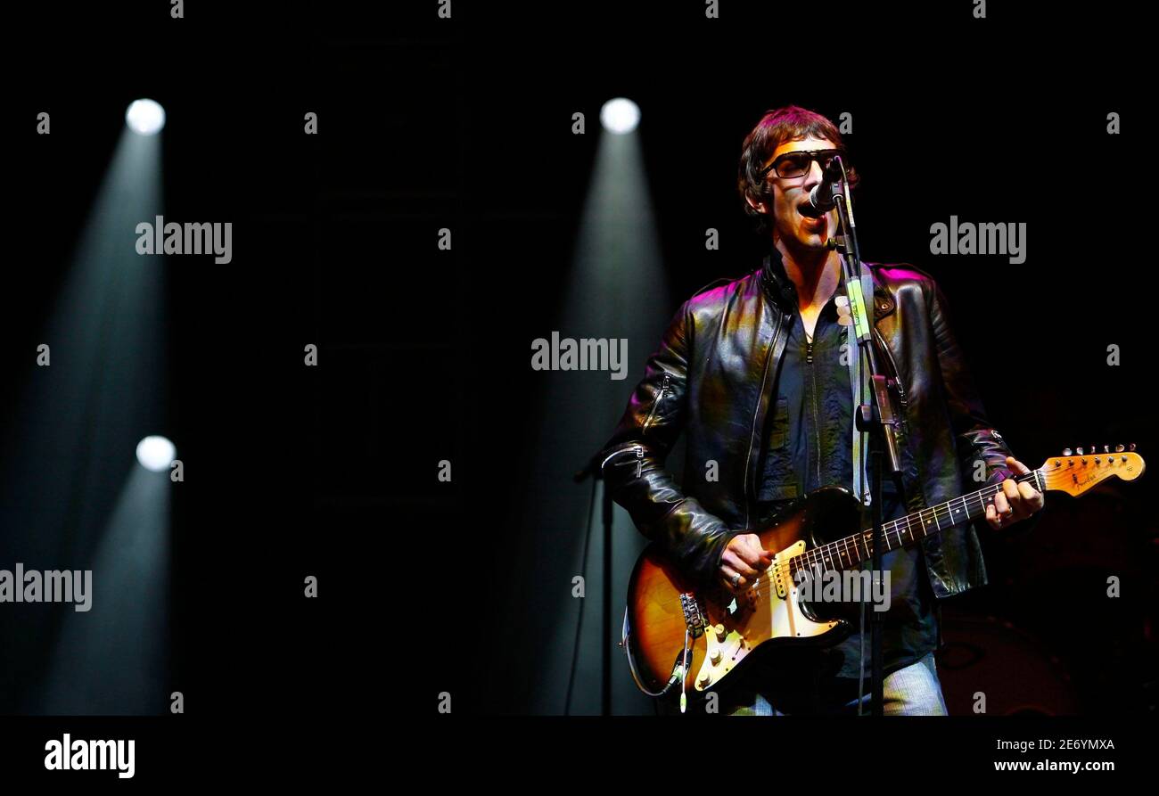 The verve guitar hi-res stock photography and images - Alamy