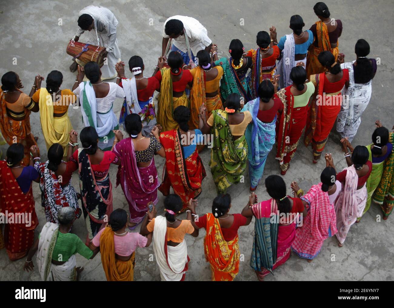 Santhal dance hi-res stock photography and images - Alamy