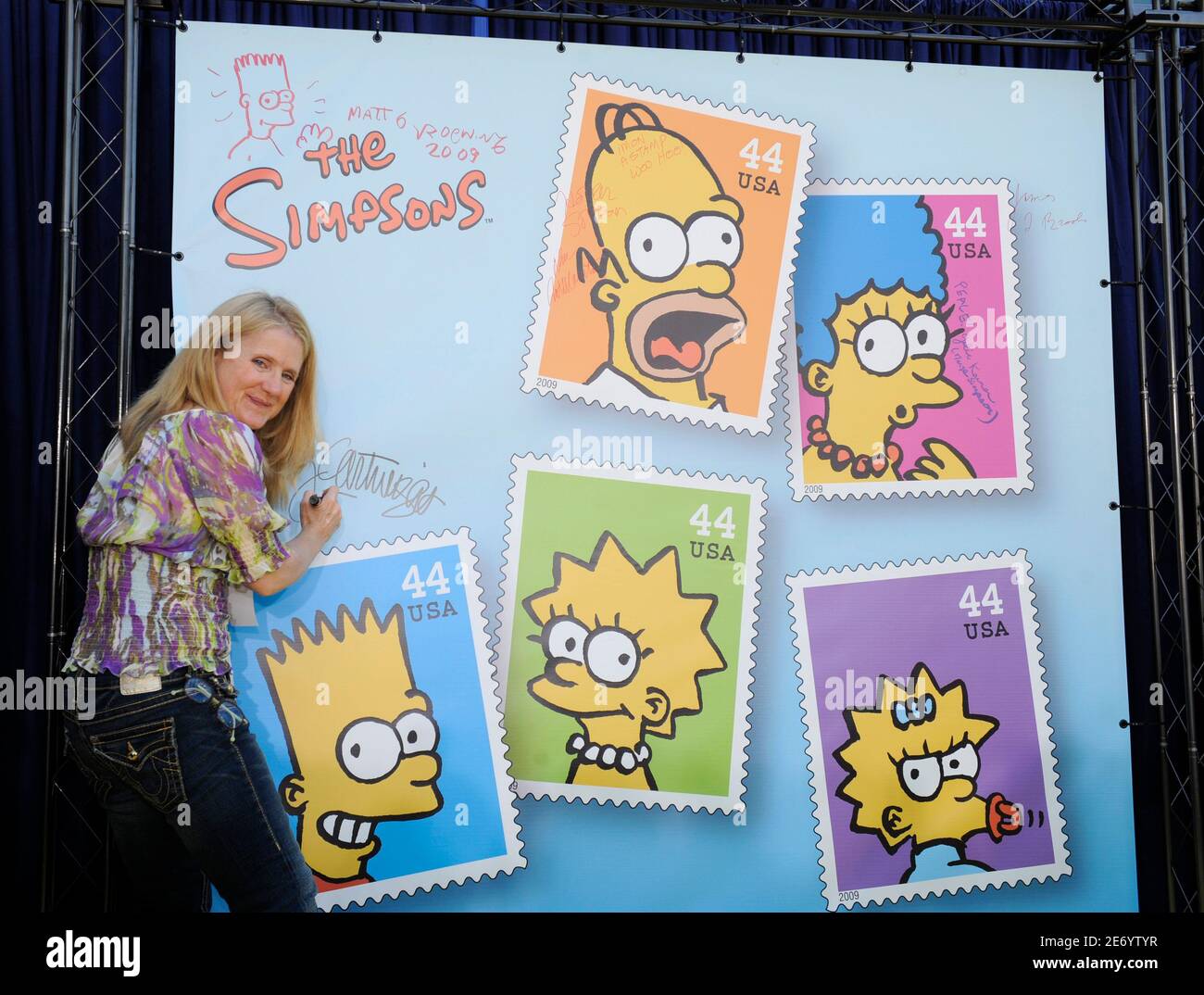 Nancy cartwright the simpsons hi-res stock photography and images - Alamy