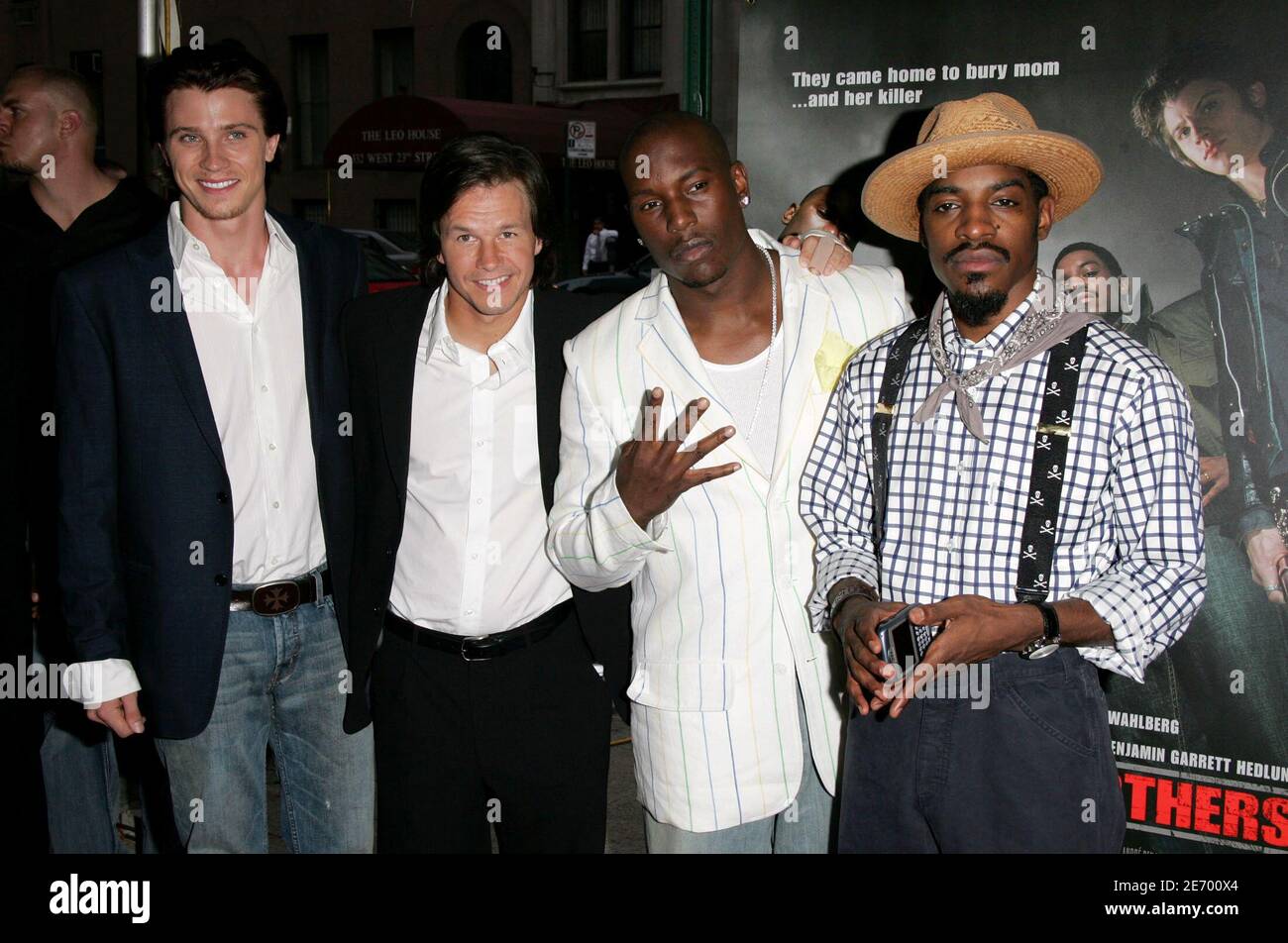 Four brothers 2005 mark wahlberg hi-res stock photography and images ...