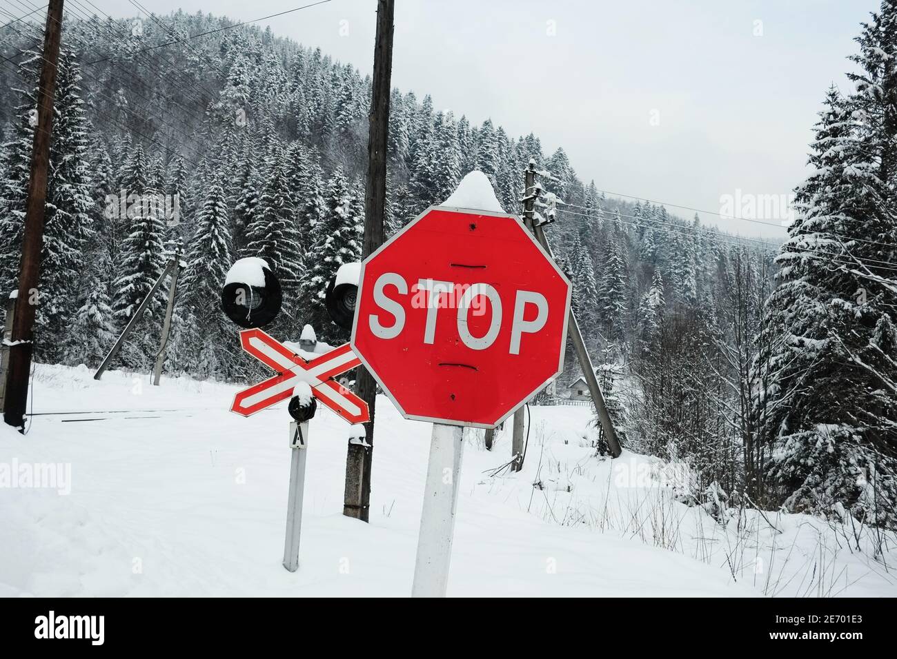 Snow covered red and white stop sign hi-res stock photography and ...