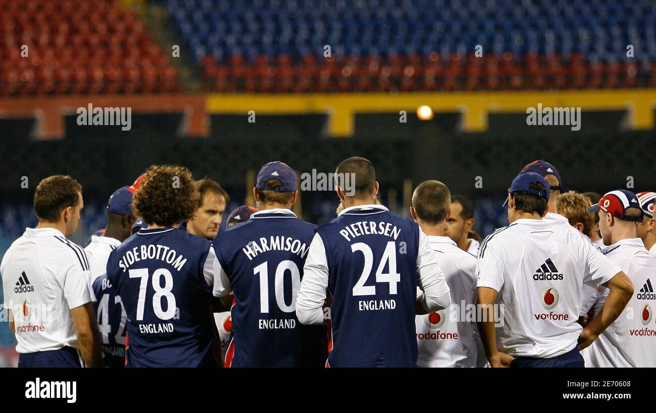 Cricket team india huddle hi-res stock photography and images - Alamy