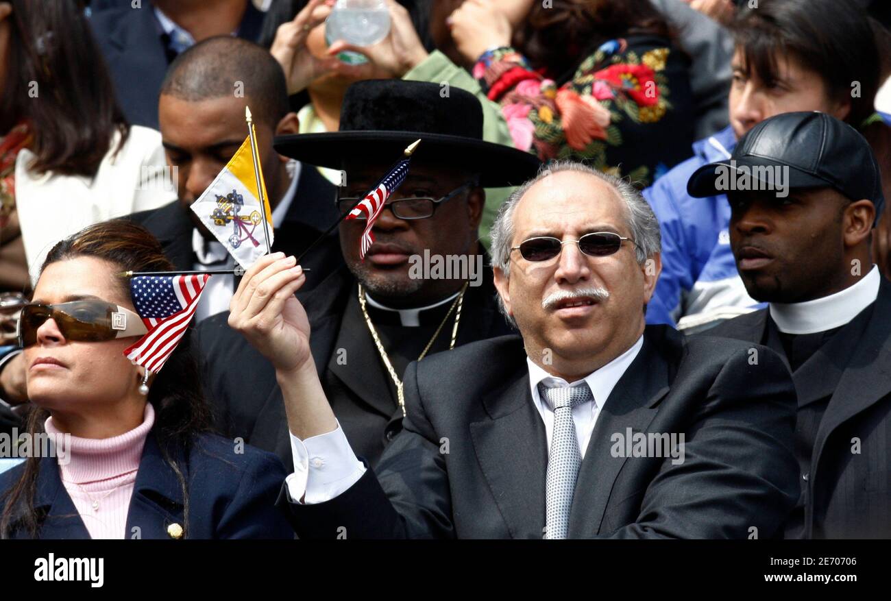 Yankee stadium flags hi-res stock photography and images - Alamy