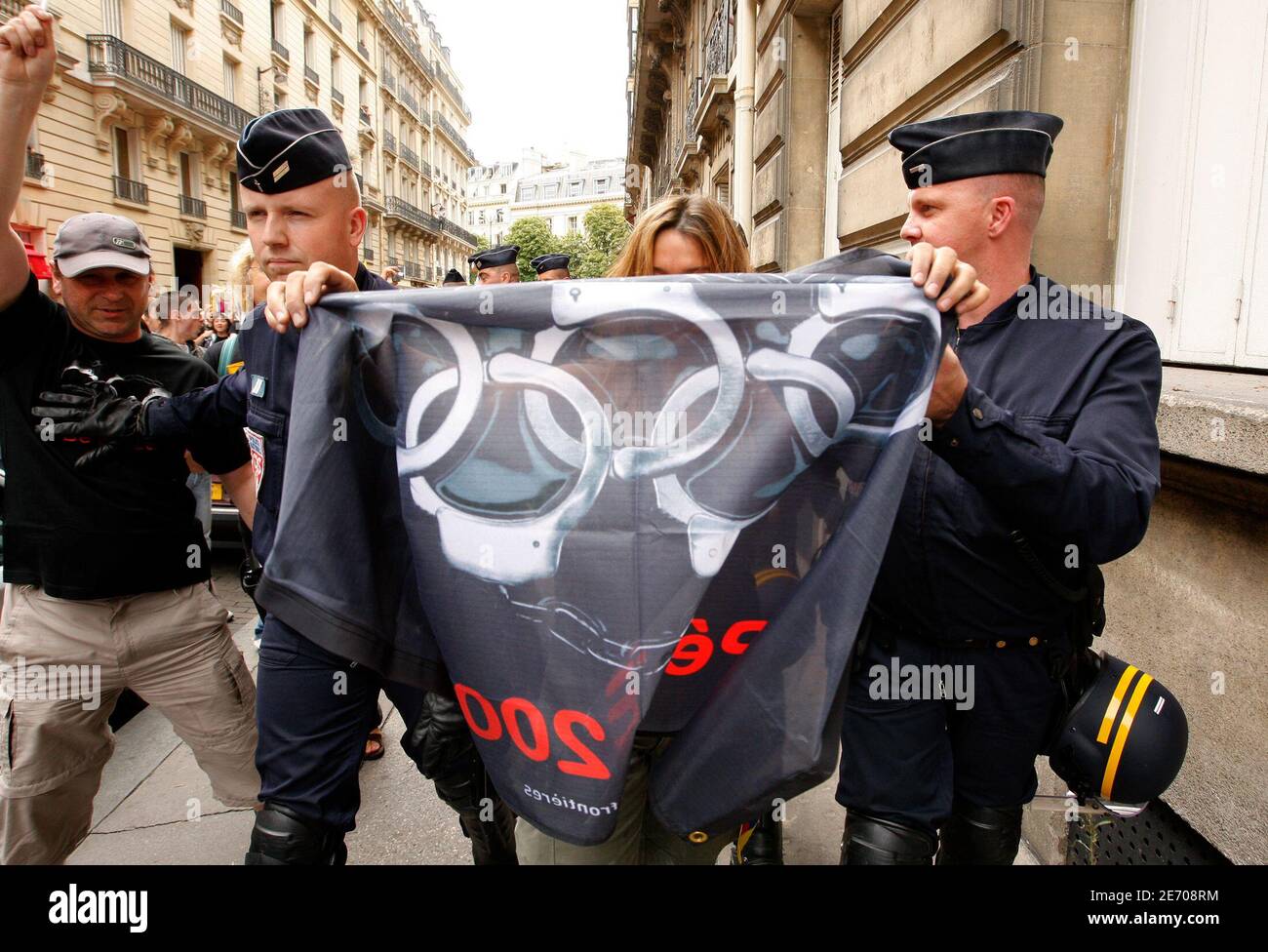 Rings in handcuffs hi-res stock photography and images - Alamy