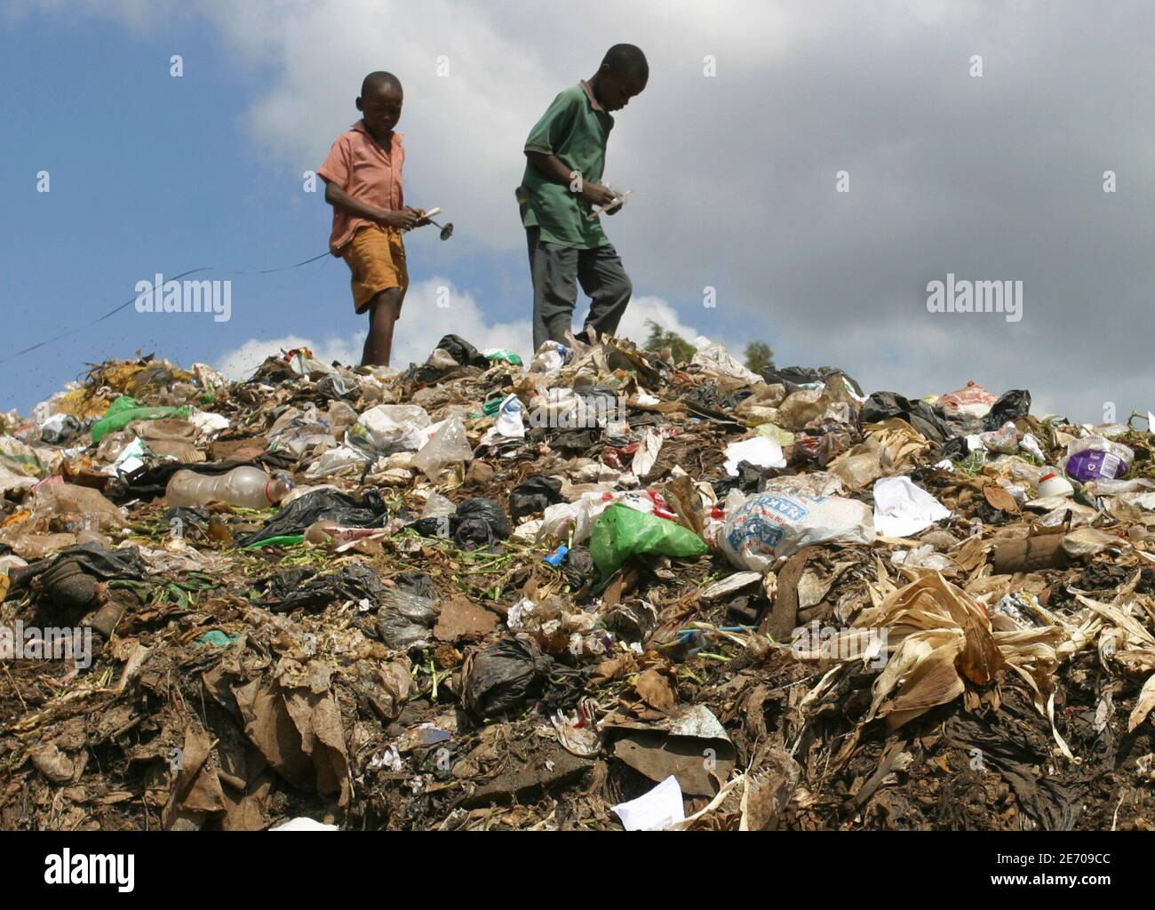 Children in london slums hi-res stock photography and images - Alamy
