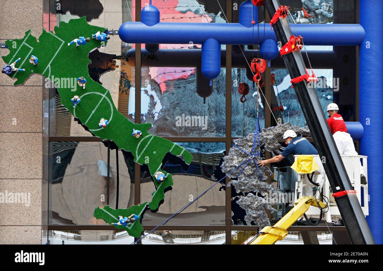 David cerny entropa hi-res stock photography and images - Alamy